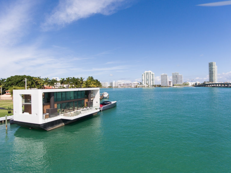 Floating Miami mansion propped up on hydraulic stilts that can ...