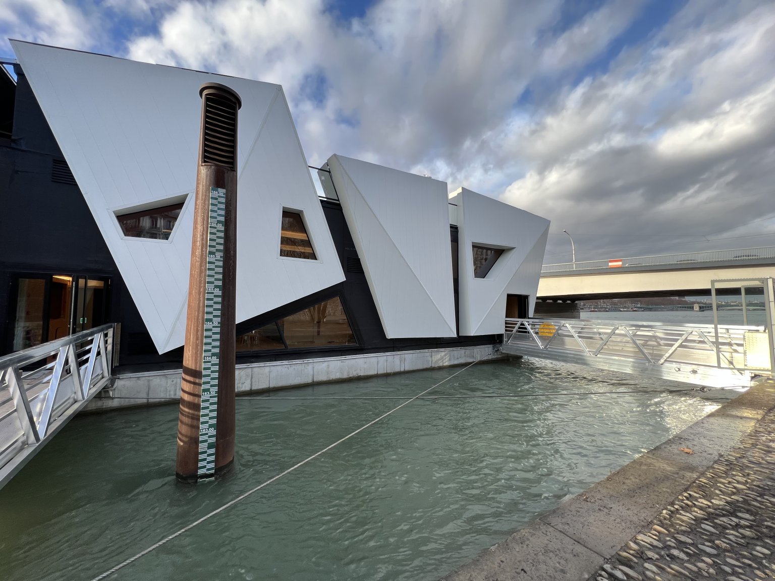 Floating theatre Lyon - Waterstudio